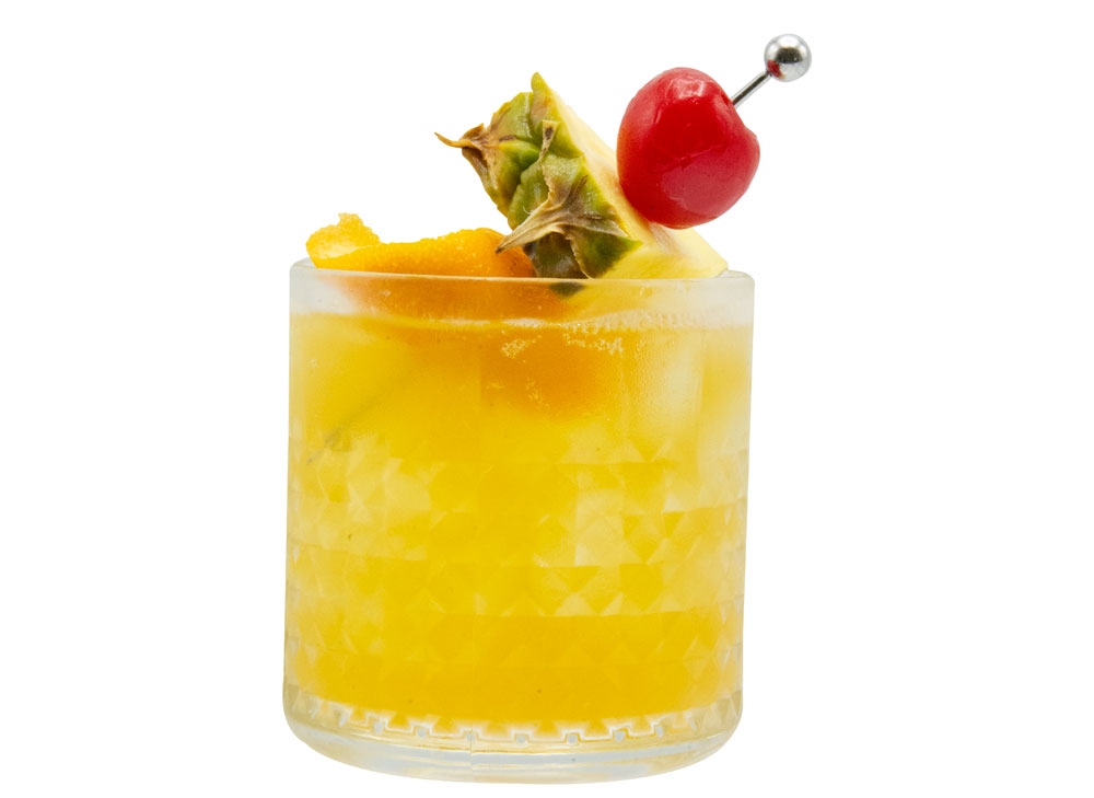 Pineapple Cocktail Recipes Perfect for Drinking on Your Bar's Patio ...